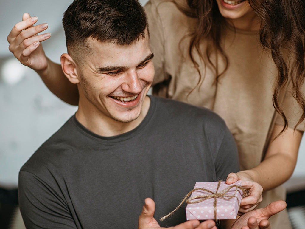 18 Most Thoughtful Gifts For Boyfriends They Will Actually Love ...